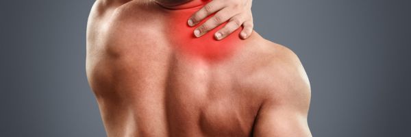 Rugpijn tussen schouderbladen – oorzaken, tips & oplossingen